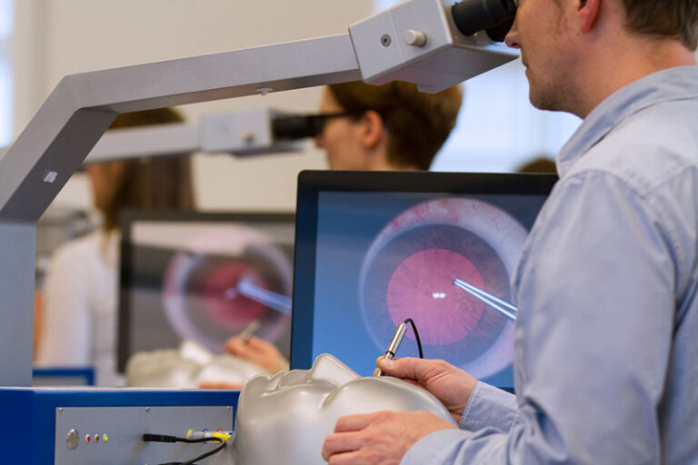 Simulador 3d Para Cirugía Intraocular Clínica Rahhal